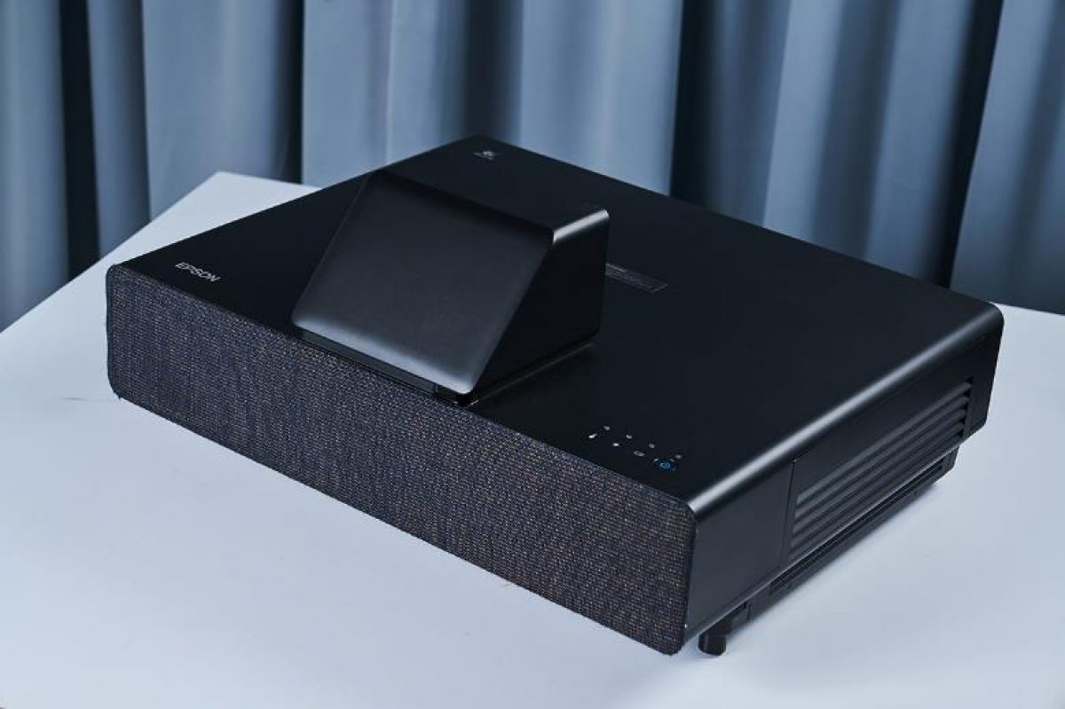 Epson 4K鐳射投影機 EH-LS500 實測：離牆 39cm就可投出100吋亮麗畫面 - 香港投影